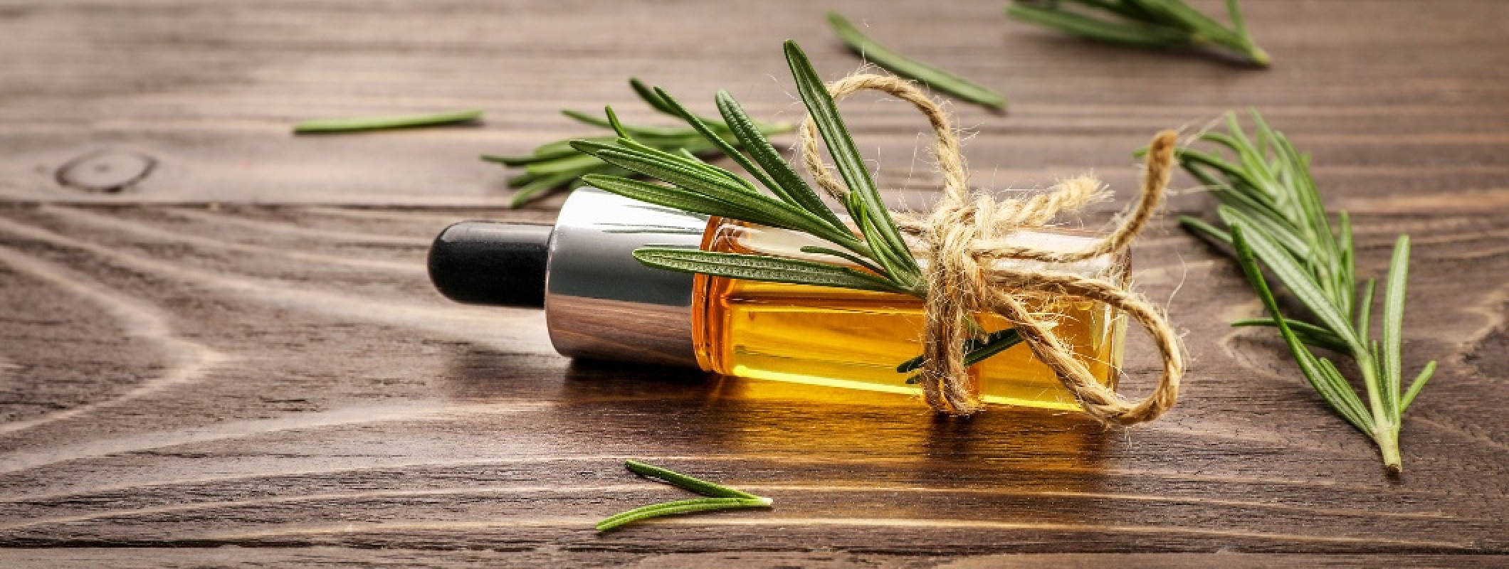 ᐉ Huile de Romarin: Le Secret pour des Cheveux Sains et une Peau Radieuse - Benepura.fr